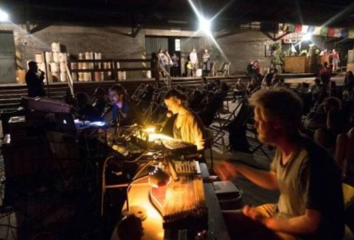 Příliš nevinný příběh elektronické hudby / The Sound Is Innocent ...